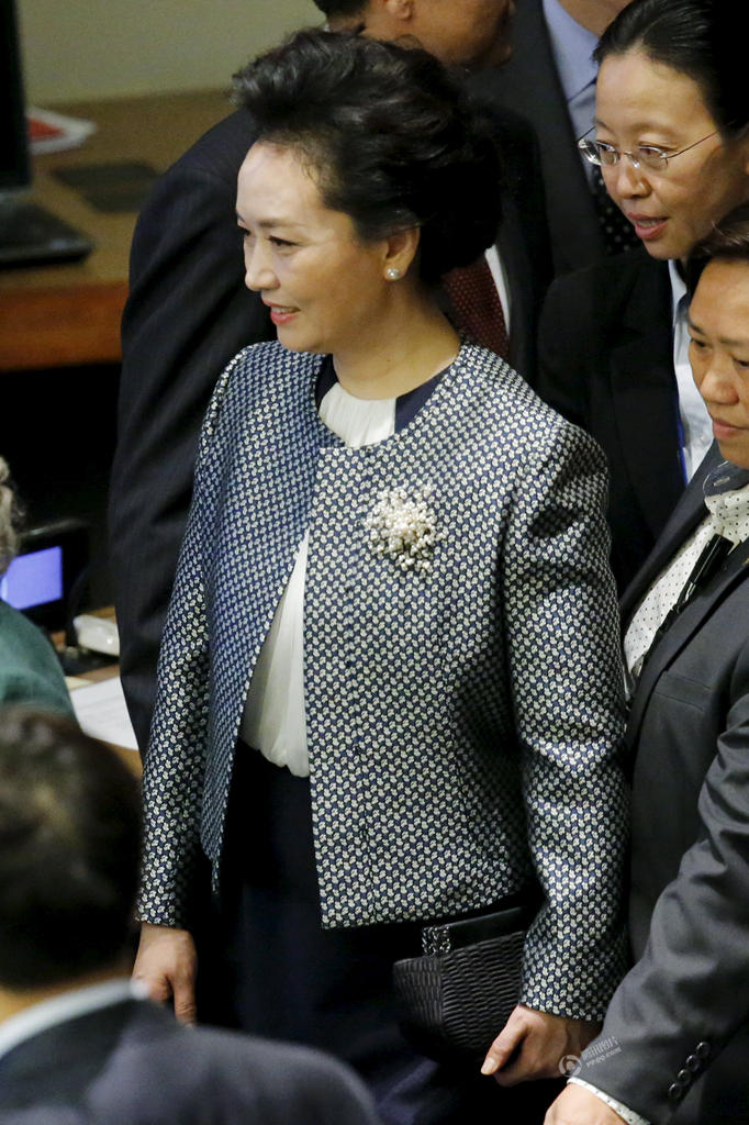 习近平主持全球妇女峰会 彭丽媛出席