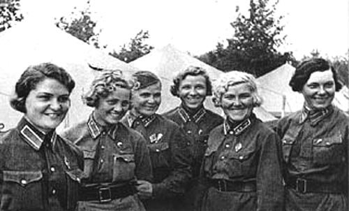 The Night Witches (the 588th Night Bomber Regiment of the Soviet Air ...